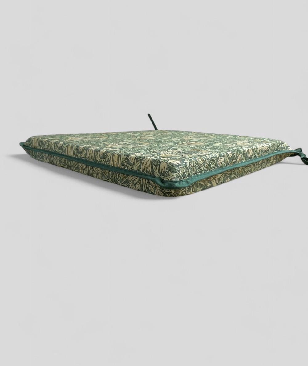 Tapered Seat Pad Snakeshead Forest | William Morris Tapered Seat Pads